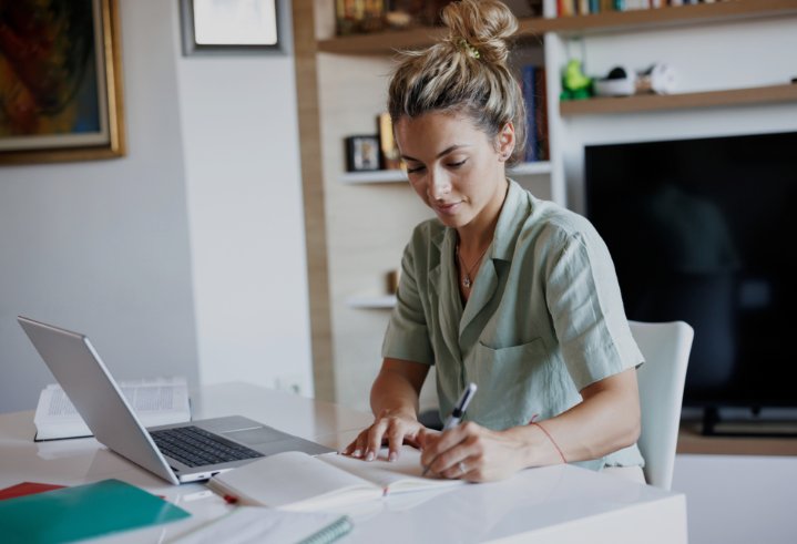 How to Stay Motivated While Studying Online